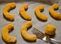 Crumiri (Crunchy Cornmeal Cookies) – Italian Kiwi